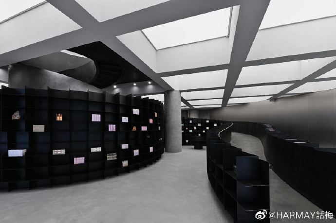 HARMAY话梅在成都造了一个让人疯狂的灰色仓库 - C2CC传媒