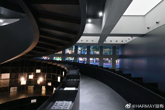 HARMAY话梅在成都造了一个让人疯狂的灰色仓库 - C2CC传媒