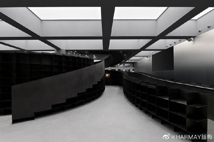 HARMAY话梅在成都造了一个让人疯狂的灰色仓库 - C2CC传媒