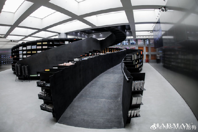 HARMAY话梅在成都造了一个让人疯狂的灰色仓库 - C2CC传媒